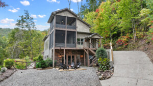 Lake Blue Ridge Cabin Rentals | Pet friendly GA cabin w/ Fence.